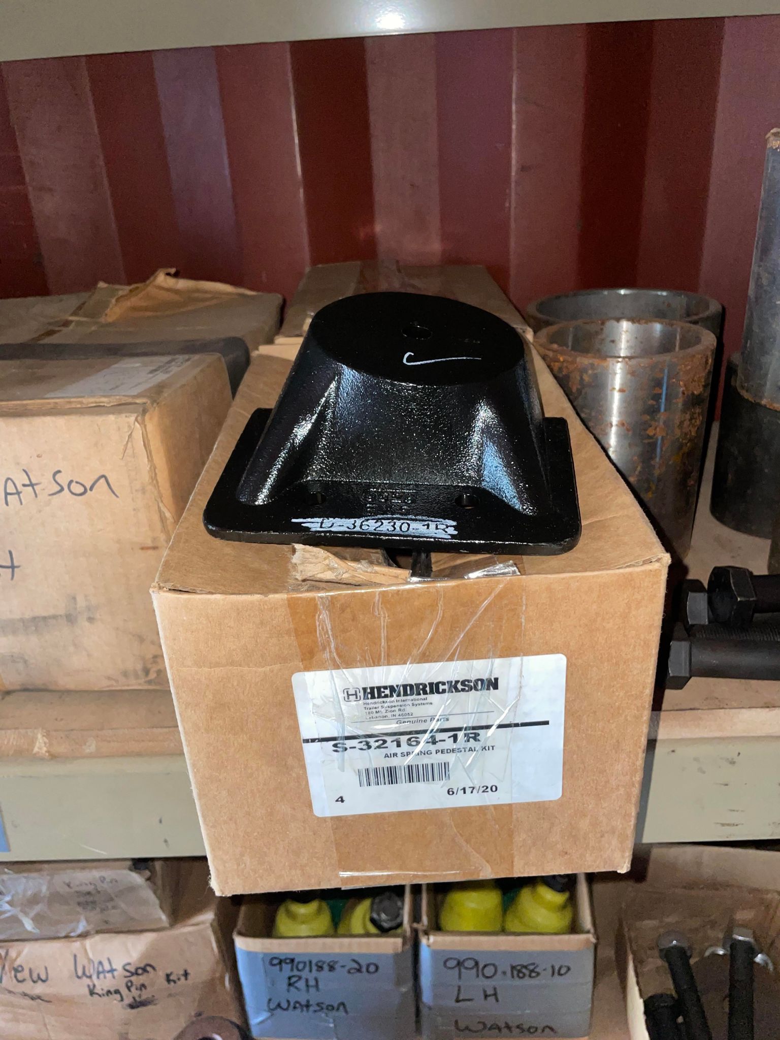 Hendrickson S-32164-1R AIR SPRING PEDESTAL | 495 Chrome Shop